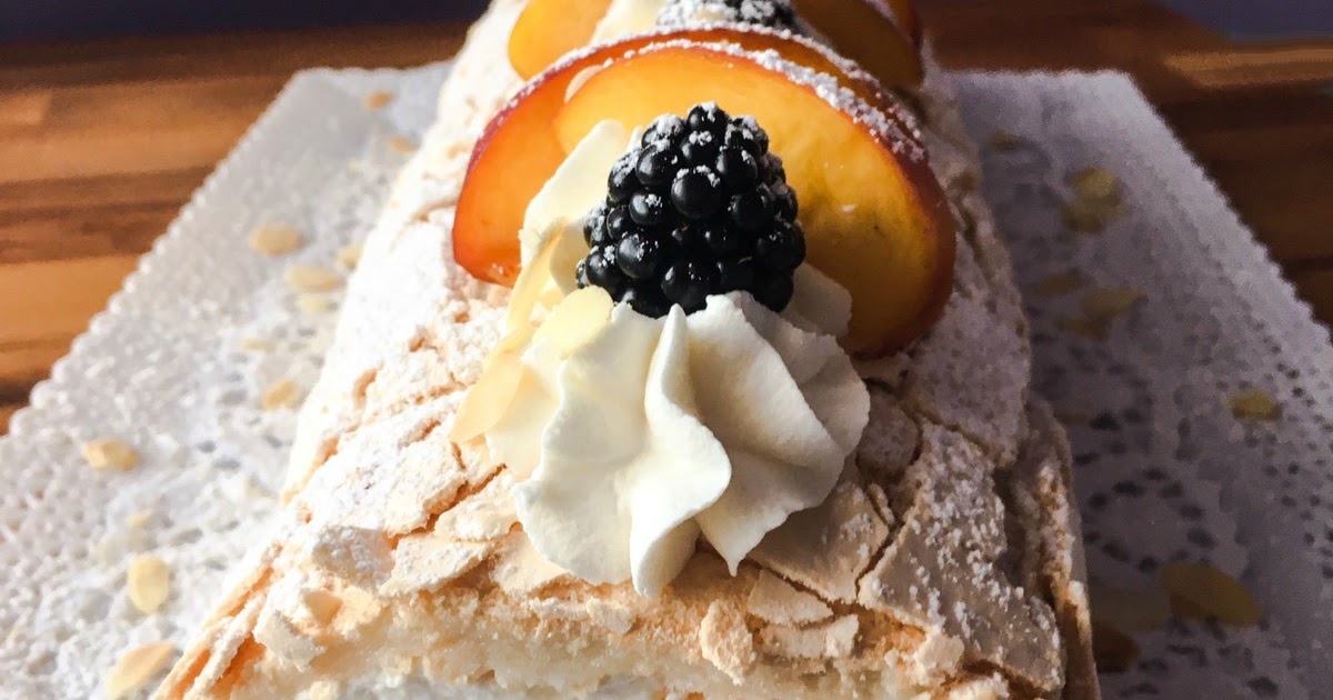 Starbooks: ROLLED PAVLOVA WITH PEACHES AND BLACKBERRIES