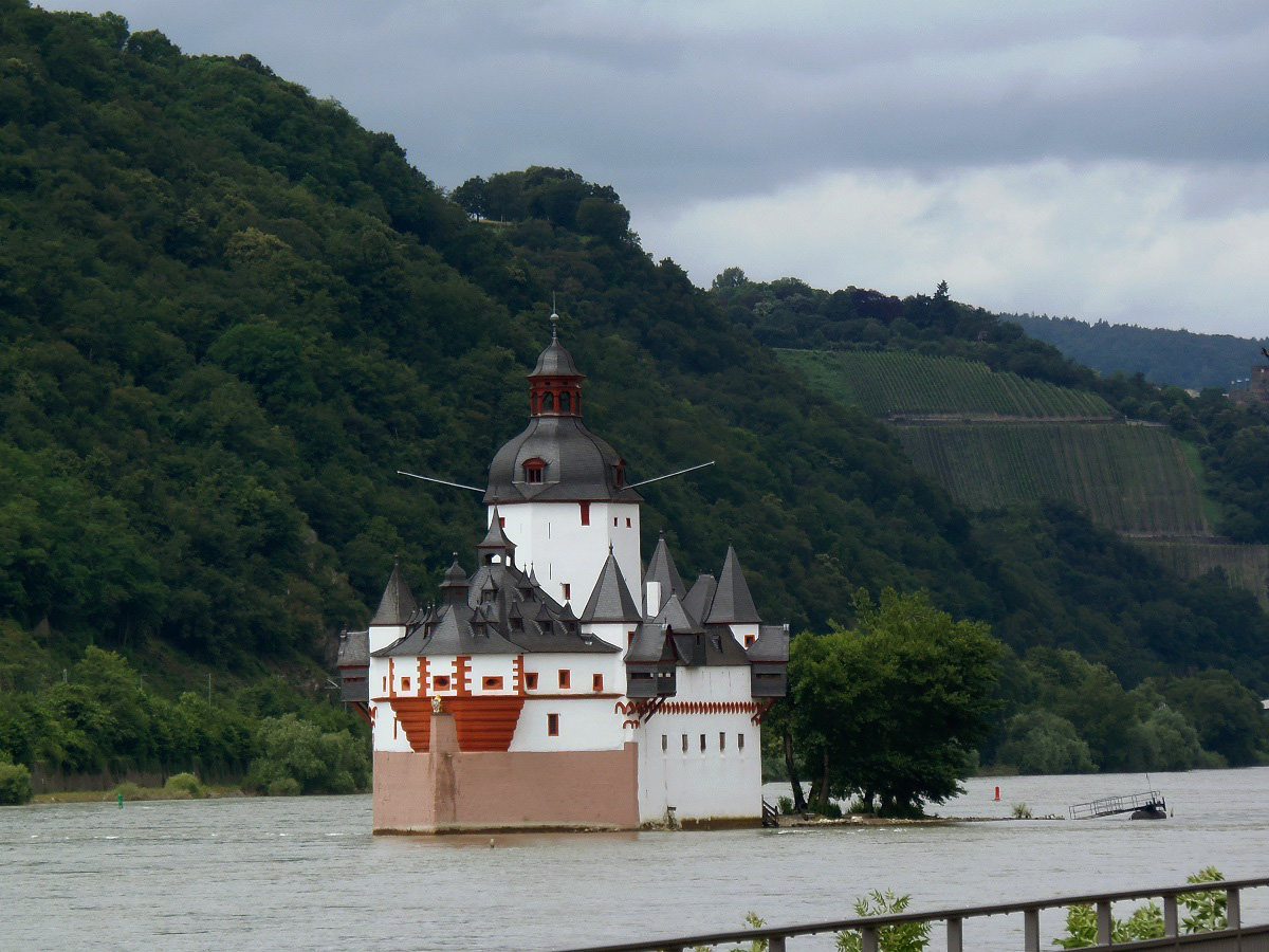 Euro Touring | Travelling Europe in a Motorhome: Moseying along the Mosel