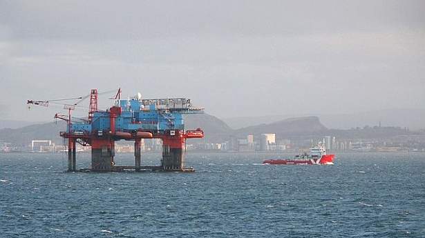 MAD NEWS: Floating Oil Rig Capsized and Sank in Russia -- 7 Killed, 46 ...