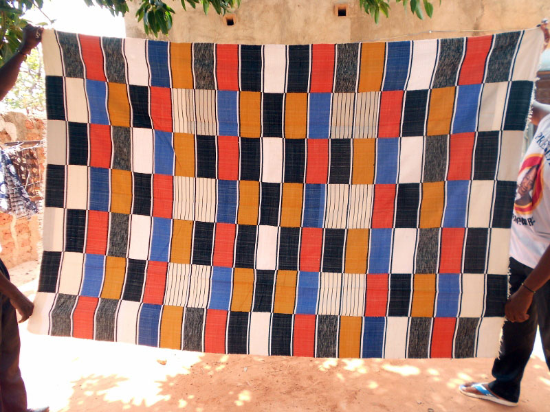 Les Etoffes du Soleil: Couverture en pagne tissé du Burkina