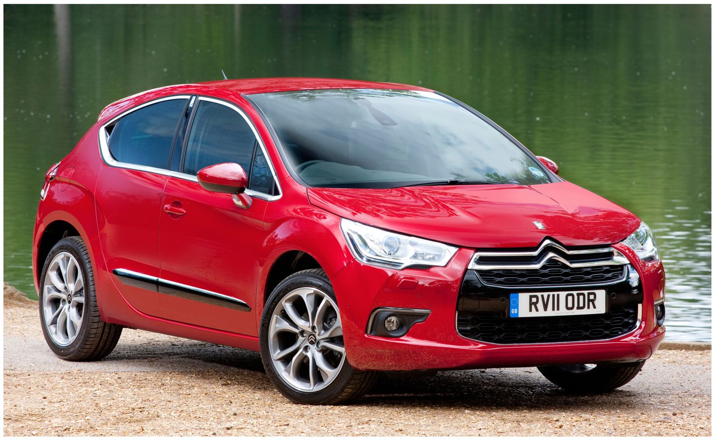 Revista Coche: Fotos de la versión inglesa del Citroen DS4 (rojo pasión)