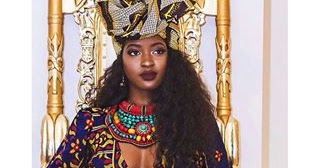 divaparrots weekly: SIRA KANTE SITS ON THE THRONE FOR QUEEN E ...