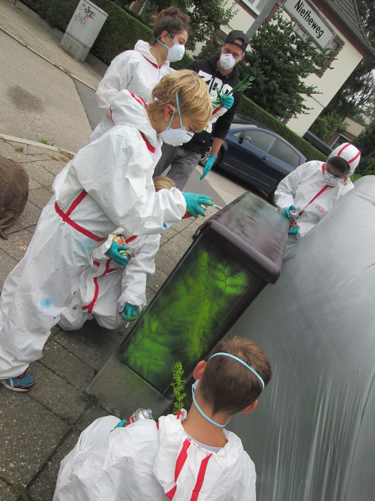 Stromkasten-Styling: Letzter Sprühtag in der Peter-Witte-Grundschule