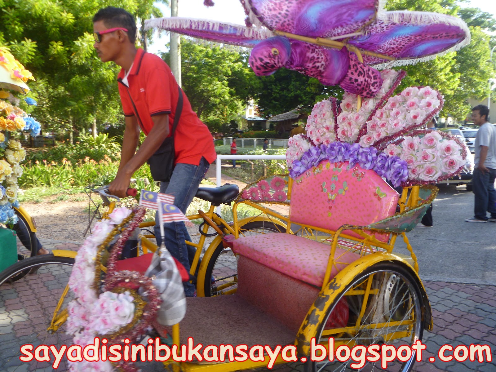 BukanSayaDisini: JOM Naik Beca Di Melaka