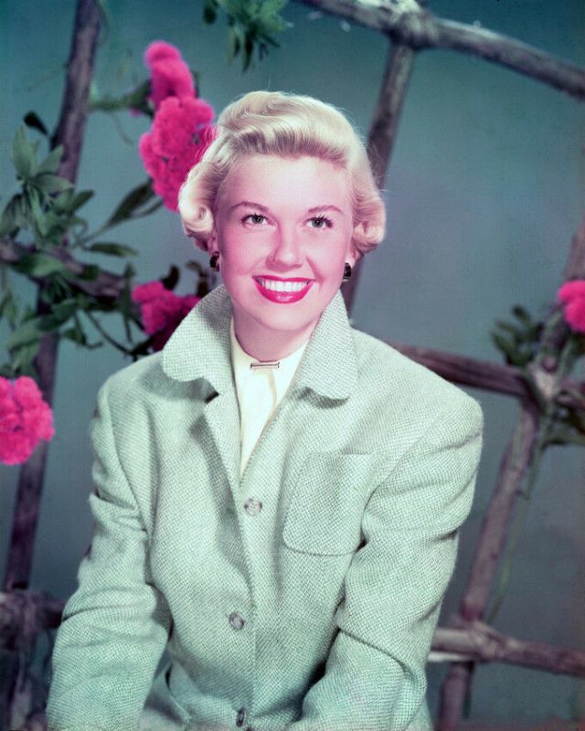 30 Wonderful Color Photographs of Doris Day, America’s Box-Office ...