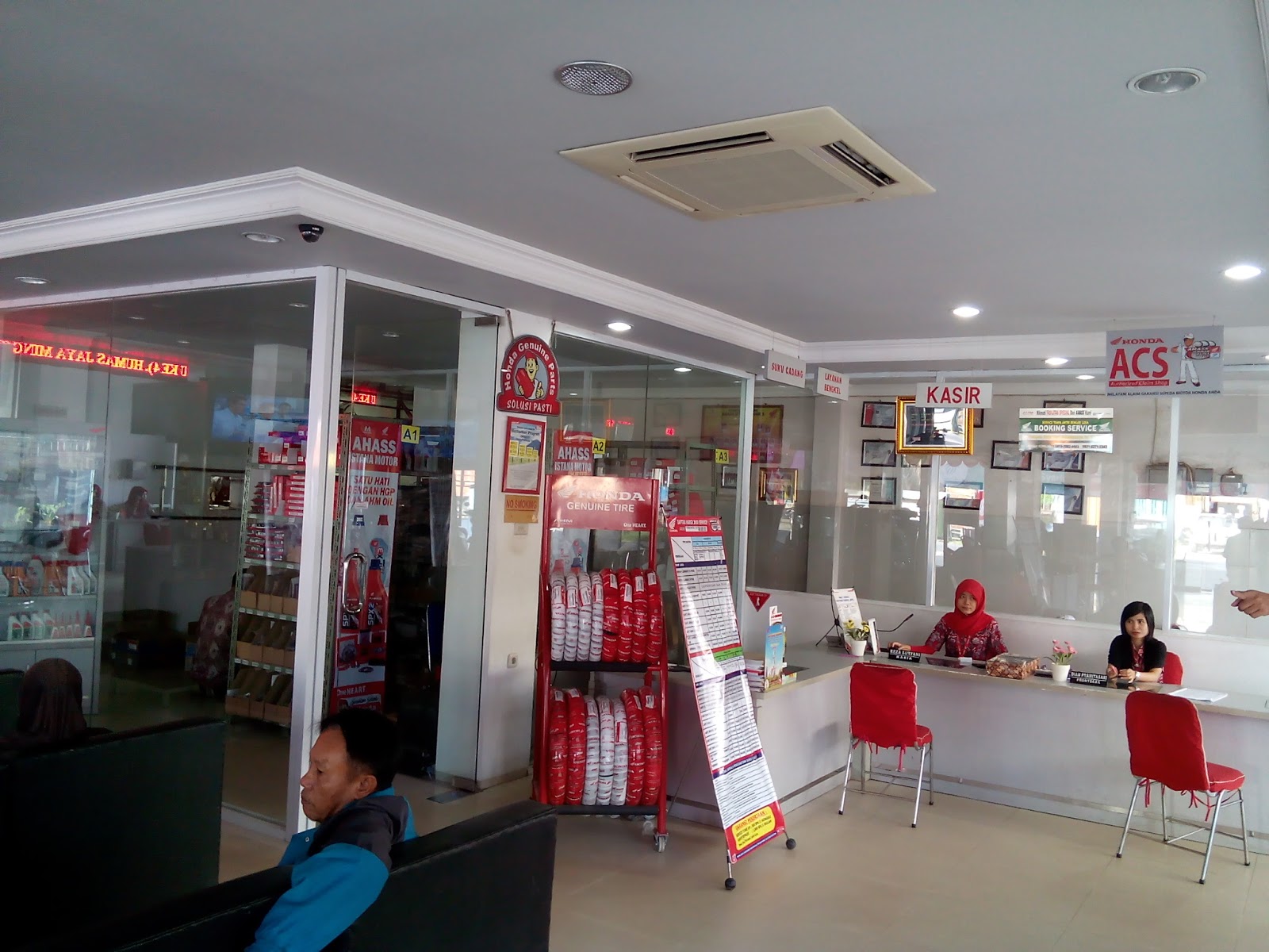 AHASS ISTANA MOTOR: FRONTDESK AHASS ISTANA MOTOR