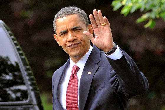 Barack Hussein Obama Waving Grudgingly - Common Sense Evaluation