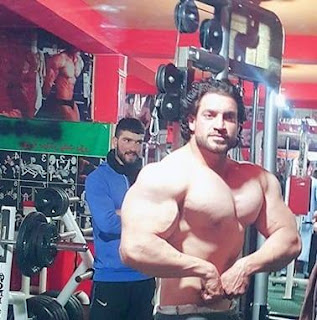 world bodybuilders pictures: kazakhstani bodybuilder gula jan ahmadzi