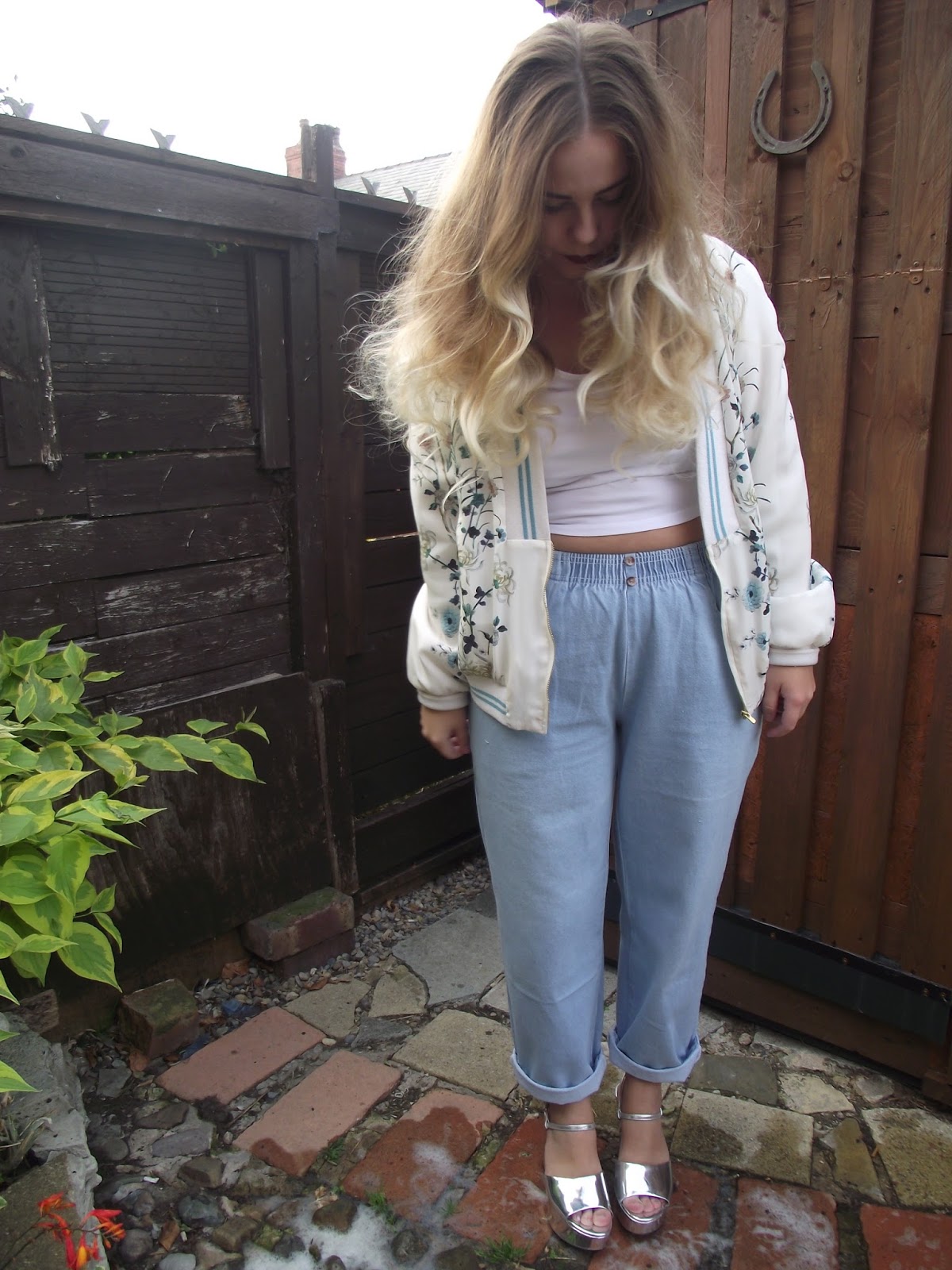 OOTD; Better Late Than Never/ Mom Jeans | BIRD BLOOM