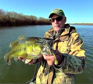 Bass Fishing Tips & Tales: Big Bass on Off-Beat Presentations