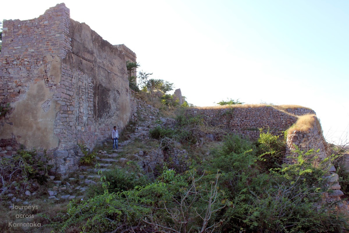 Journeys across Karnataka: Shahapur fort - part 1