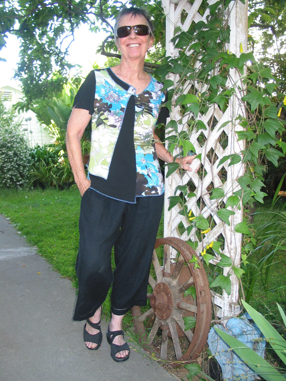 JillyBeJoyful: Oversew the environment, the neck and the stocking