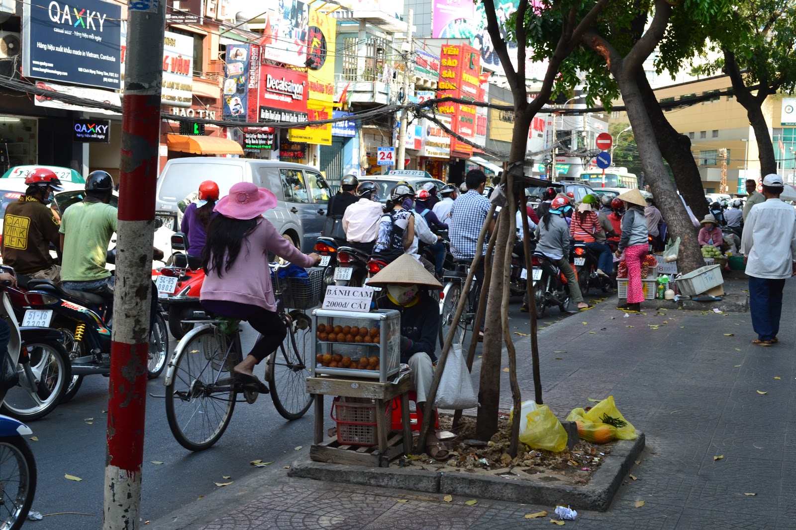 Ho Chi Minh City, Bangkok, and beyond: December 2012 Saigon streets