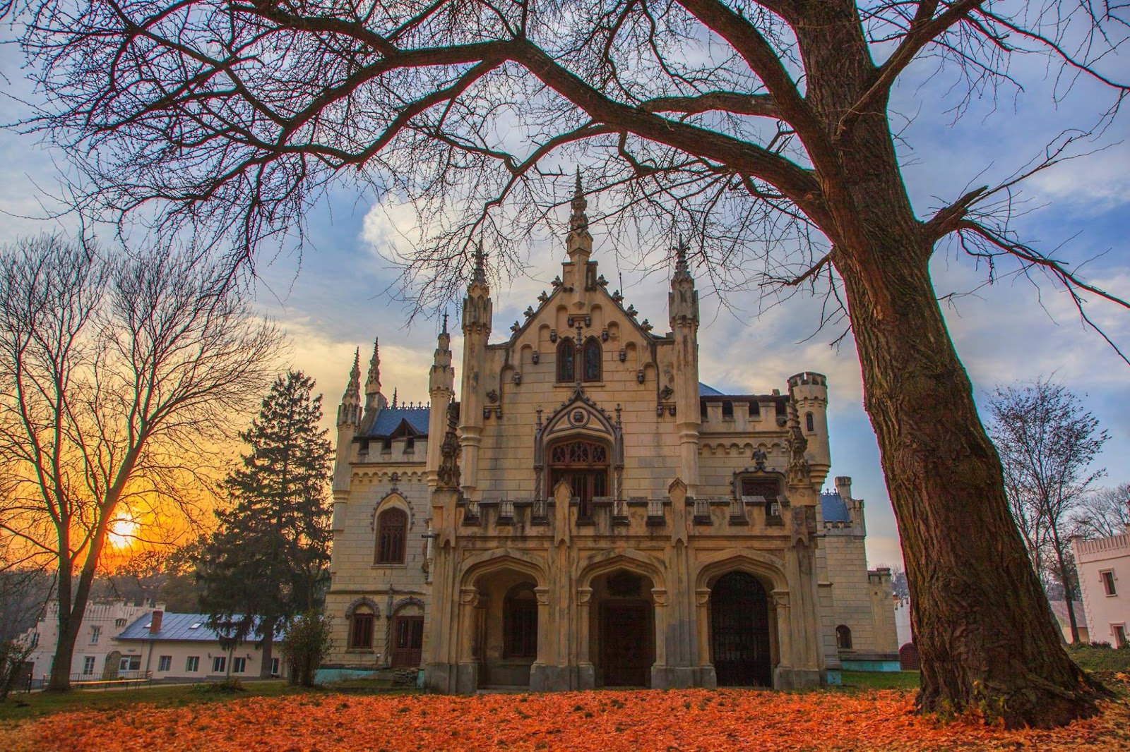 Locuri de vizitat Romania ,Bac geografie,Harta Geografie: Castelul ...