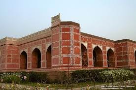 Lahore: Noor Jahan Tomb