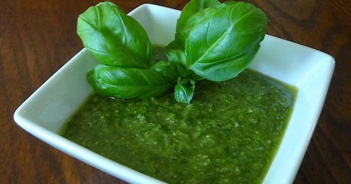 Mia's Domain: Classic Pesto