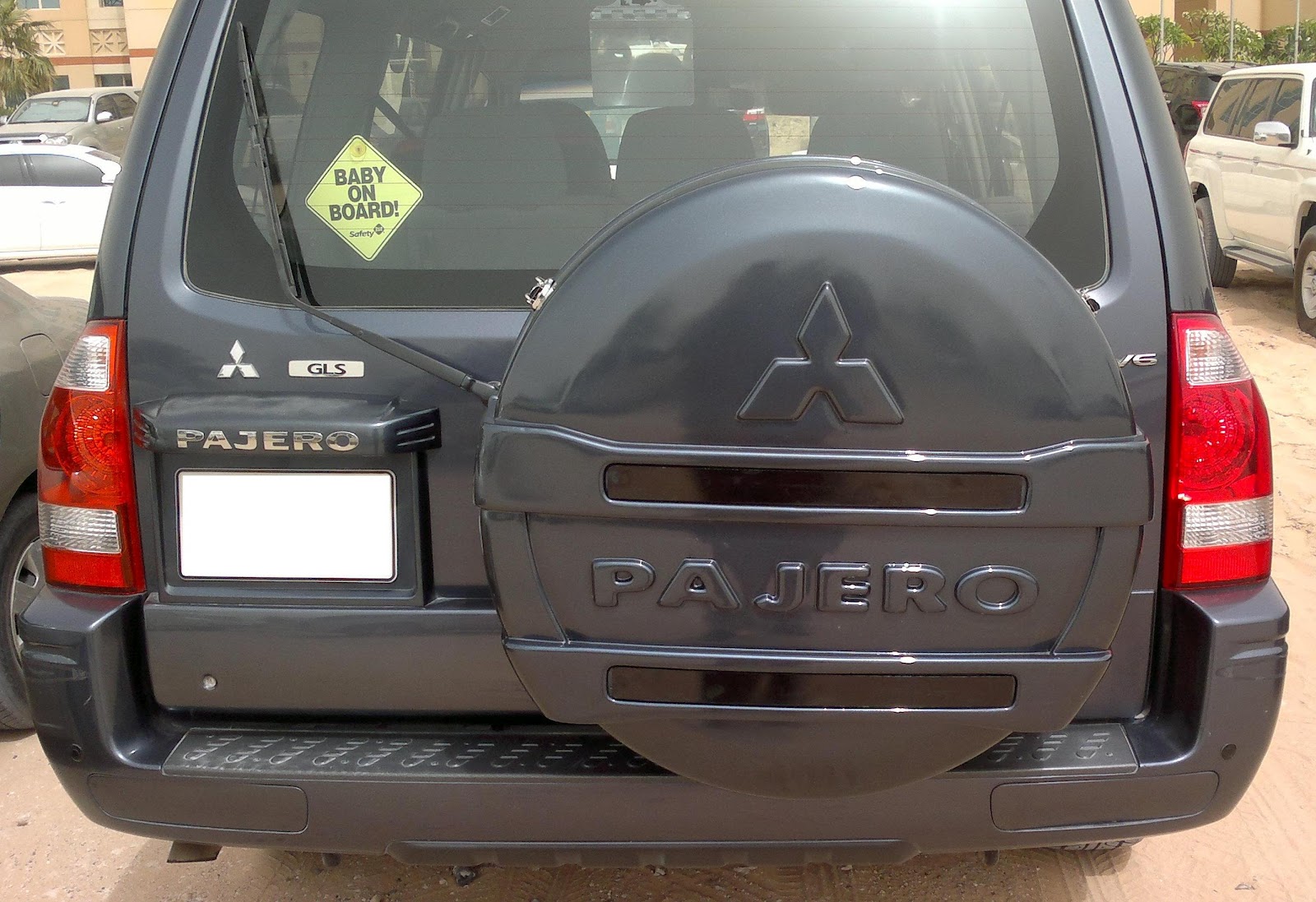 Pajero Owners Club UAE: Spare Tyre Cover for Old Pajero