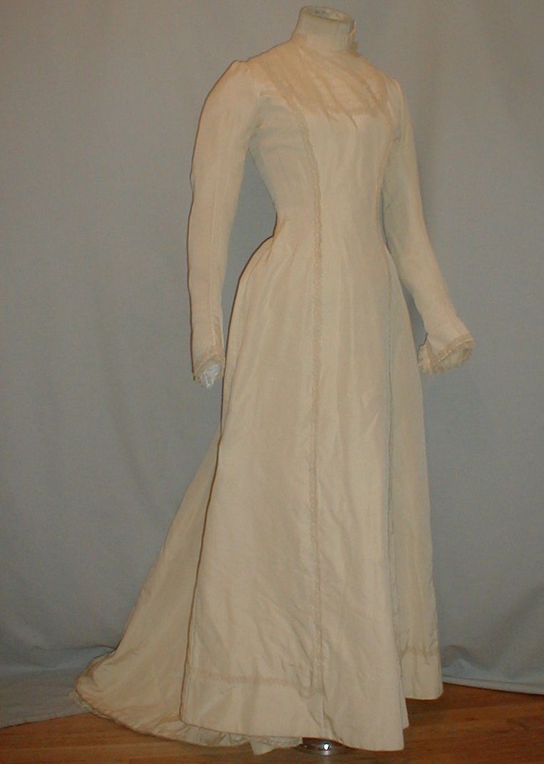 All The Pretty Dresses: Natural Form Era White Dress