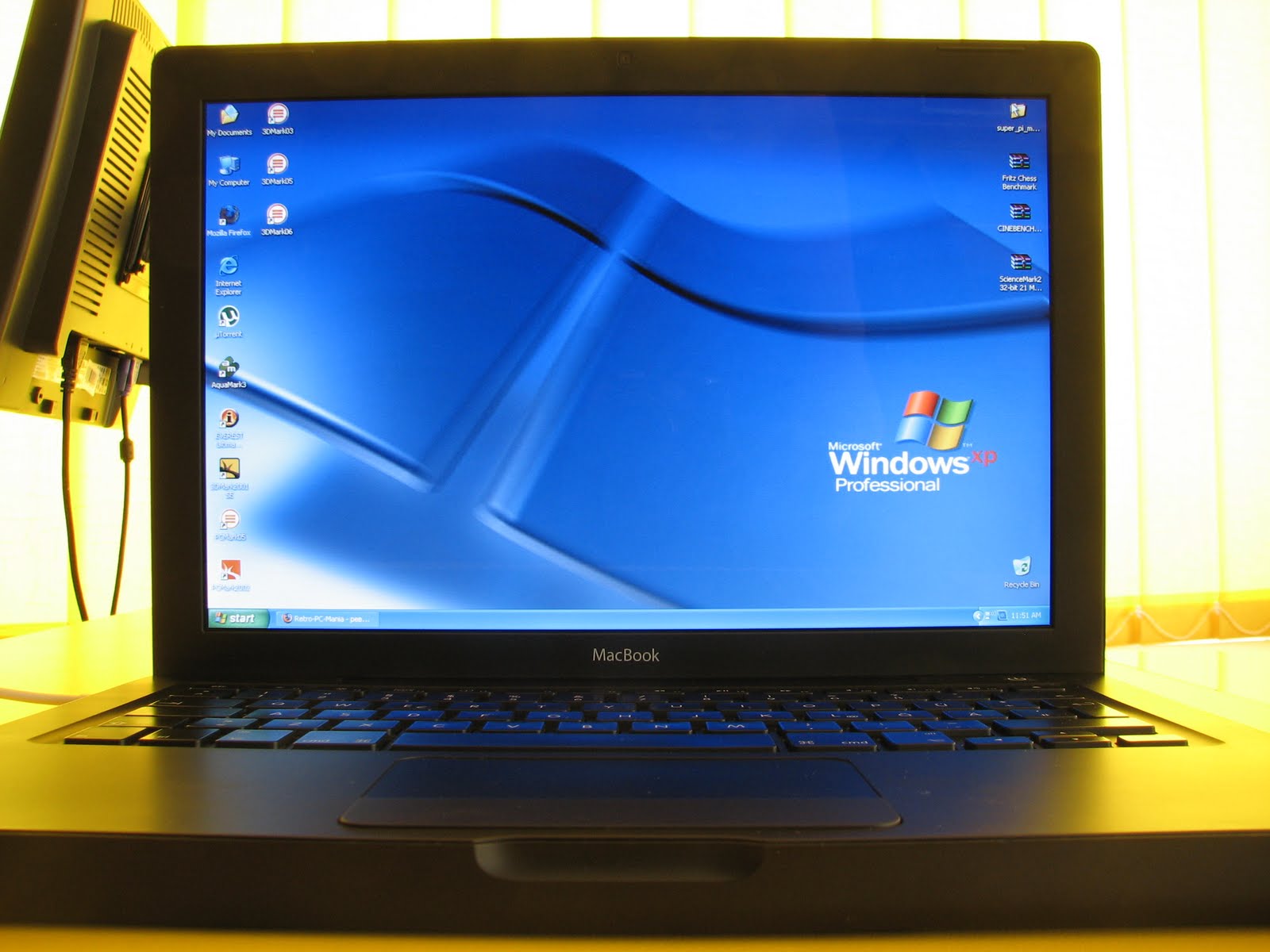 Apple Macbook срещу PC лаптоп. Част 1 – дисплей и тестове под Win XP и ...