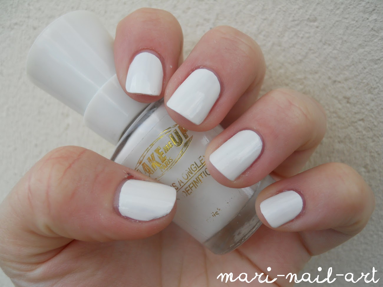 Mari-nail-art: Mon vernis blanc qui m'a fait accepter le blanc