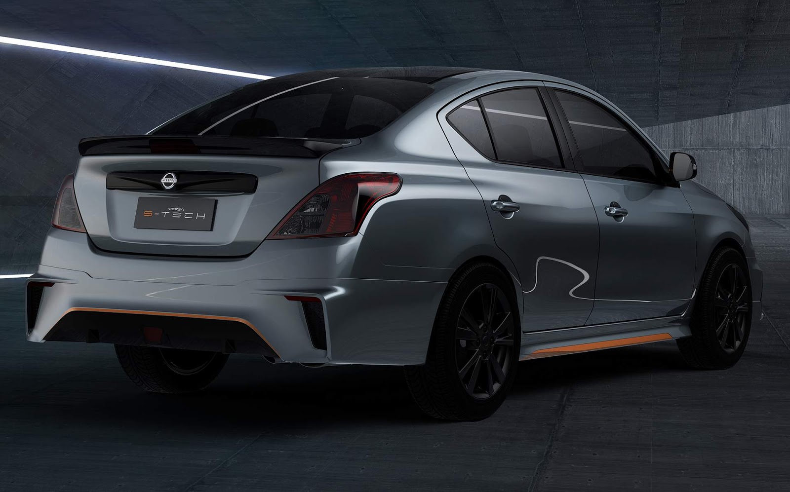 Nissan Versa S-TECH: show car enfeitado e colorido