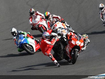 Free Wallpapers: Moto GP crash