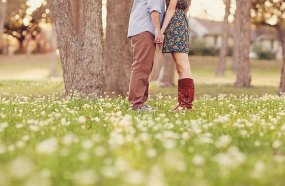 Couple holding hand cute hug | nineimages
