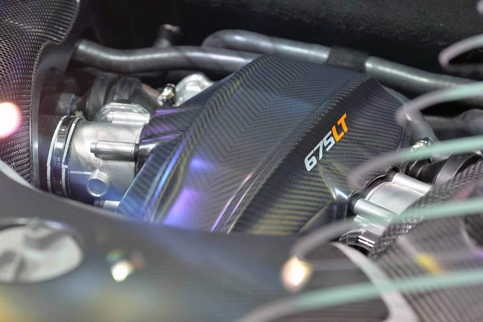 SUPER CARS: MCLAREN 675LT