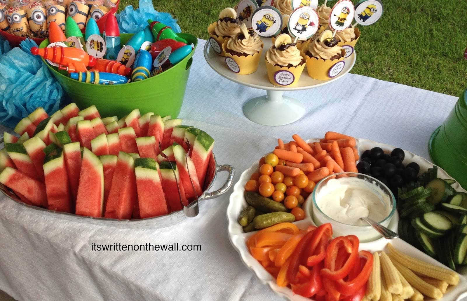 It's Written on the Wall: Despicable Me - Minions Birthday Party-So ...