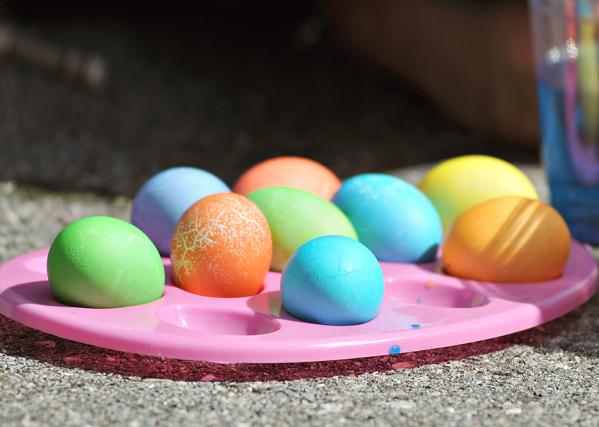 Captured Memories...: Egg coloring