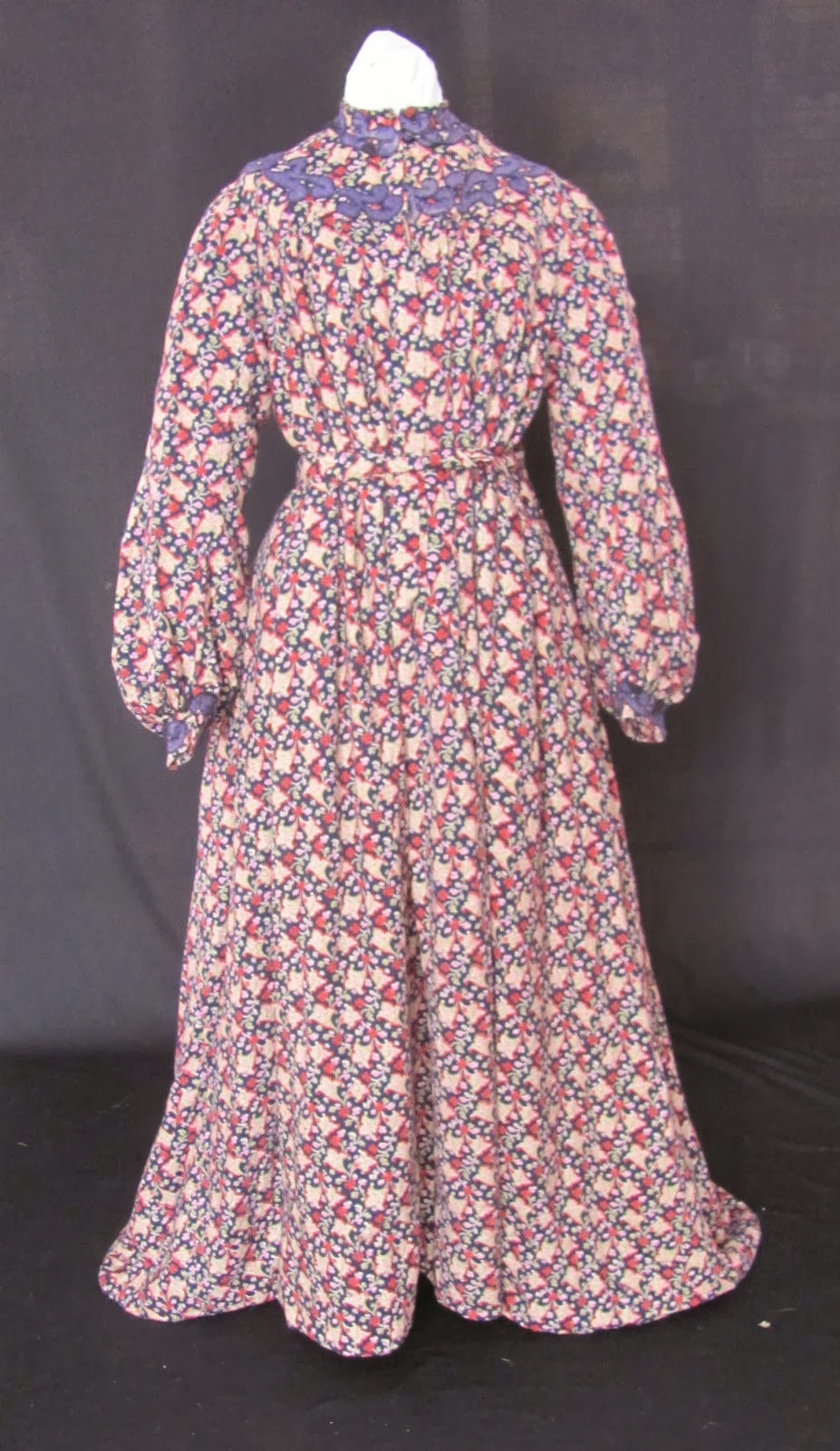 All The Pretty Dresses: Early Edwardian Colorful Wrapper