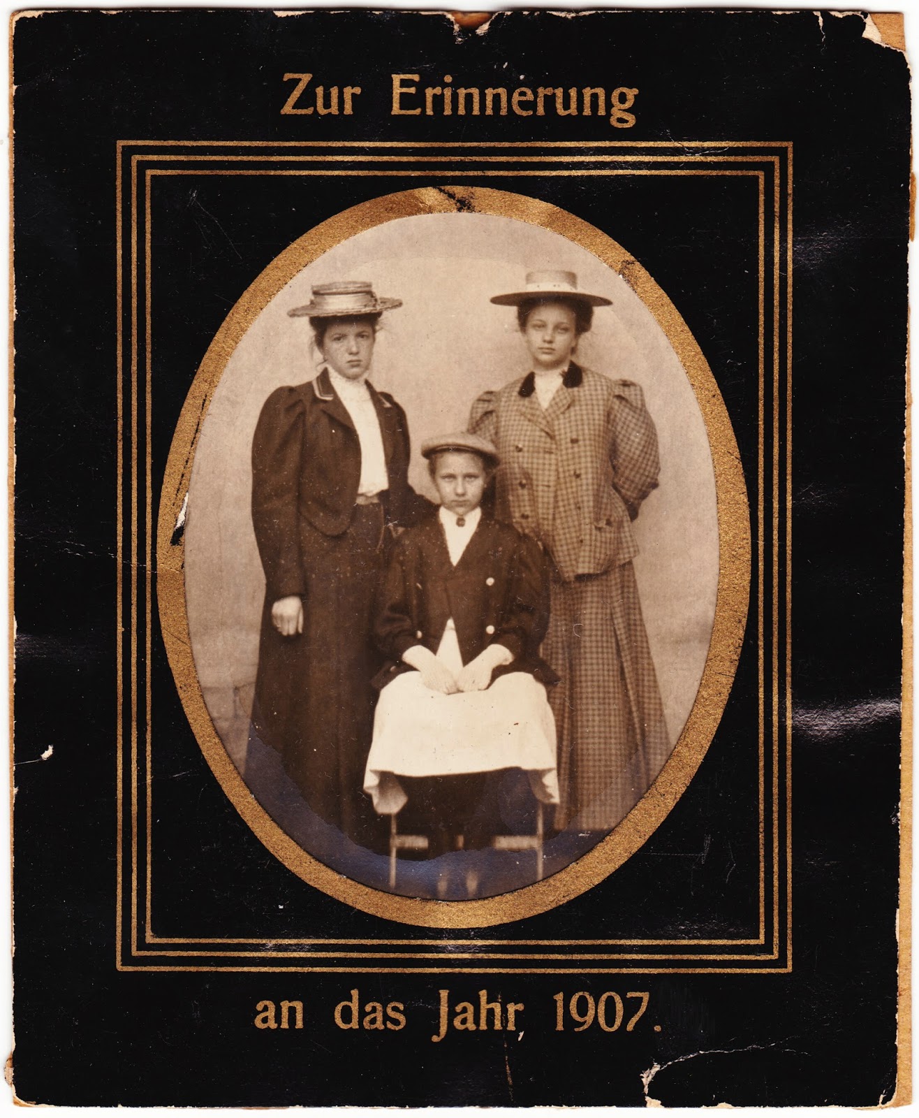 Papergreat: Mystery photo: To the memory of the year 1907