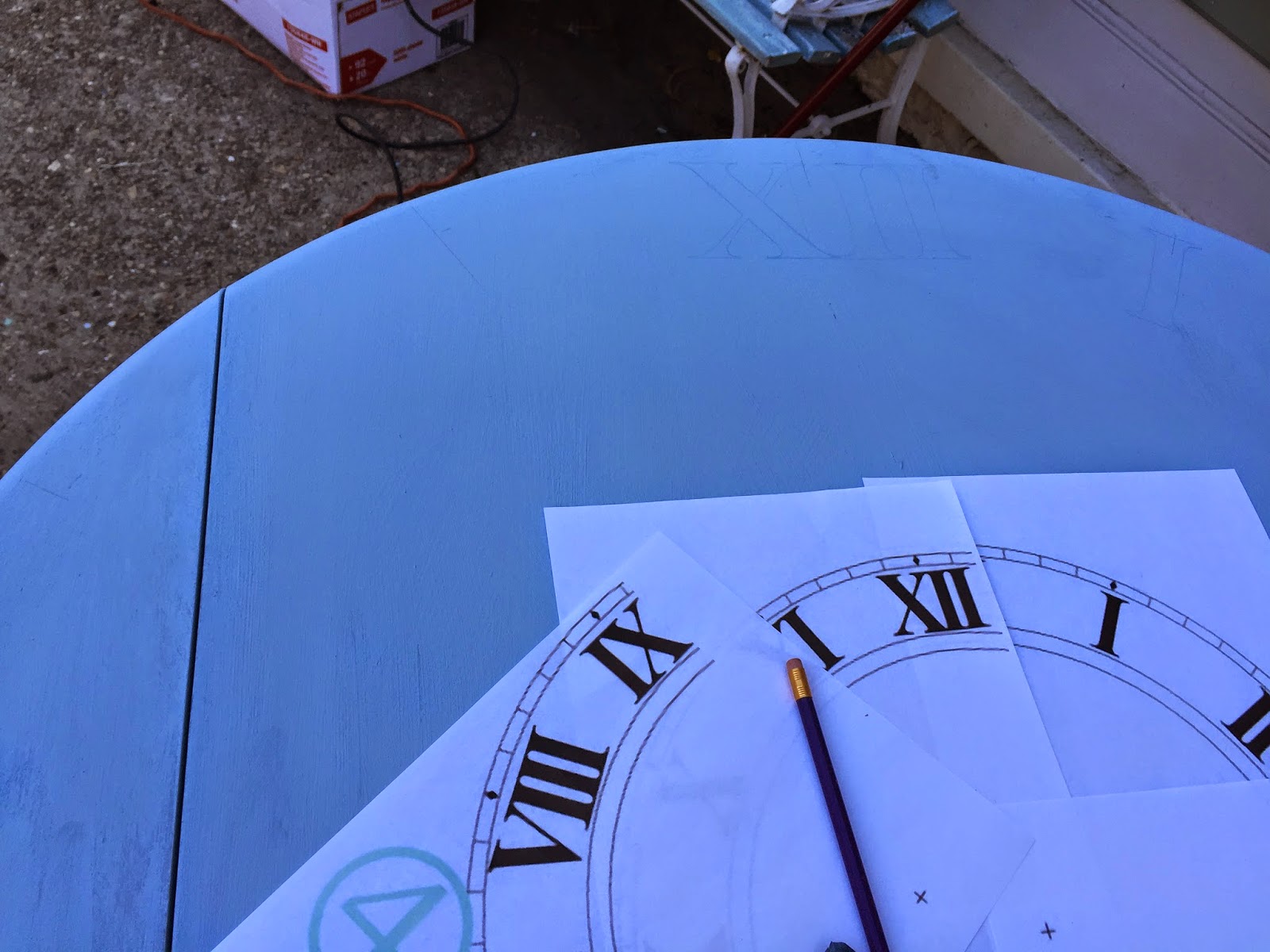 SheShe, The Home Magician: How to paint a clock face tabletop