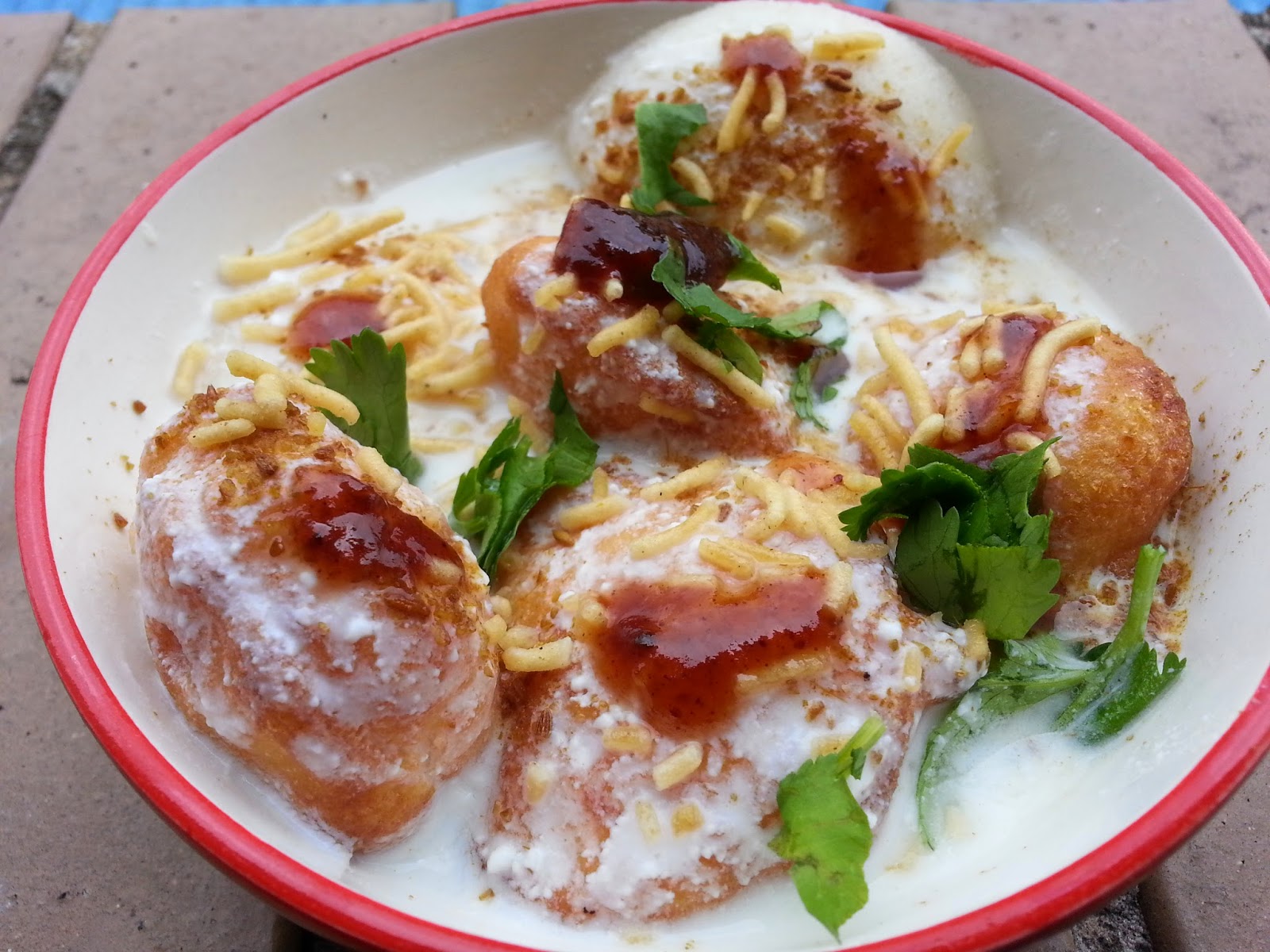 Life's little treasures: Dahi bade/ Dahi bhalle/ Dahi vada - fried and ...