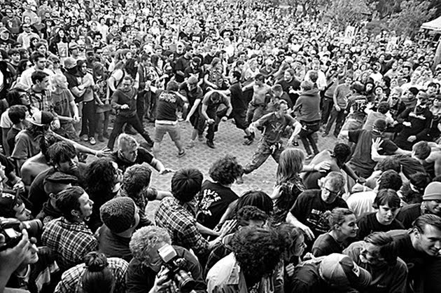 DAVID WTH Blog: PENGERTIAN MOSHING DANCE