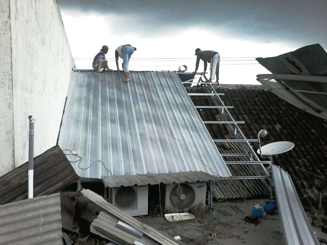 RANGKA ATAP BAJA RINGAN ZINCALUME GENTENG METAL ROOF KUSEN ALUMUNIUM ...