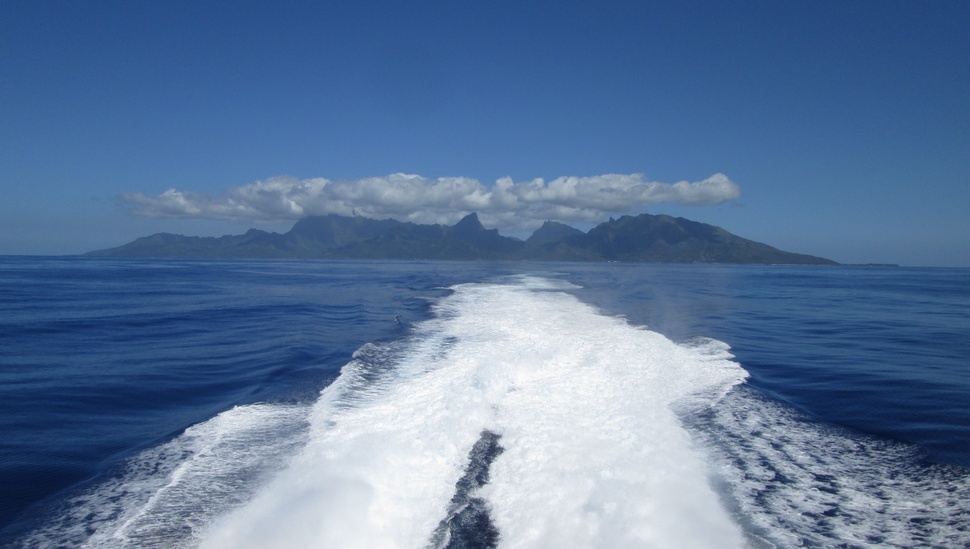 Traversée Moorea-Papeete avec le Terevau sous un ciel bleu