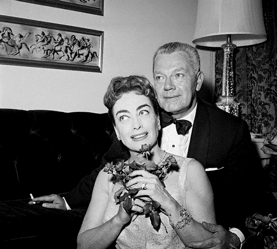 Zinéfilaz: Strait-Jacket (1964)