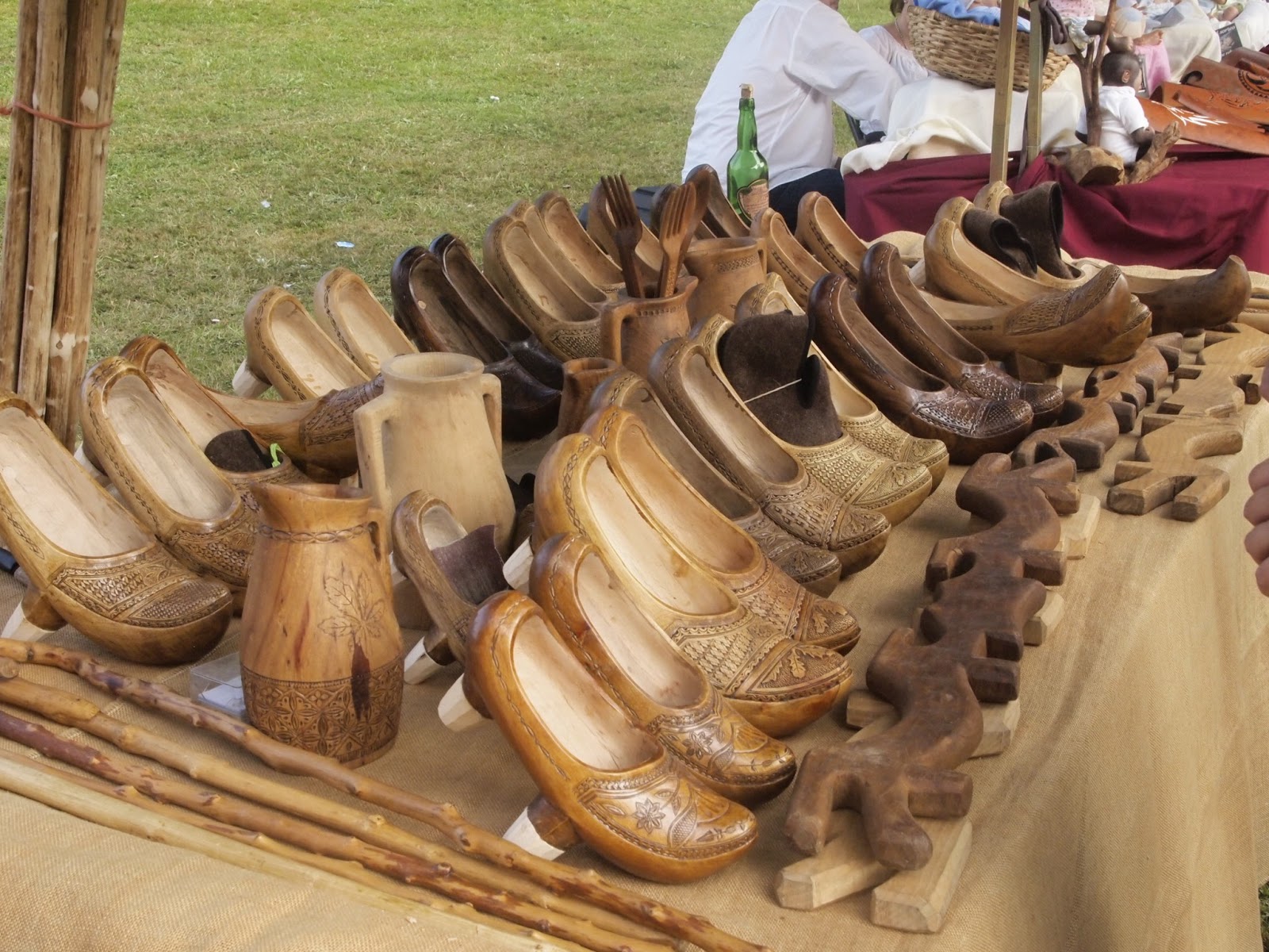 POR TIERRAS DE CANTABRIA: Las abarcas, o las albarcas