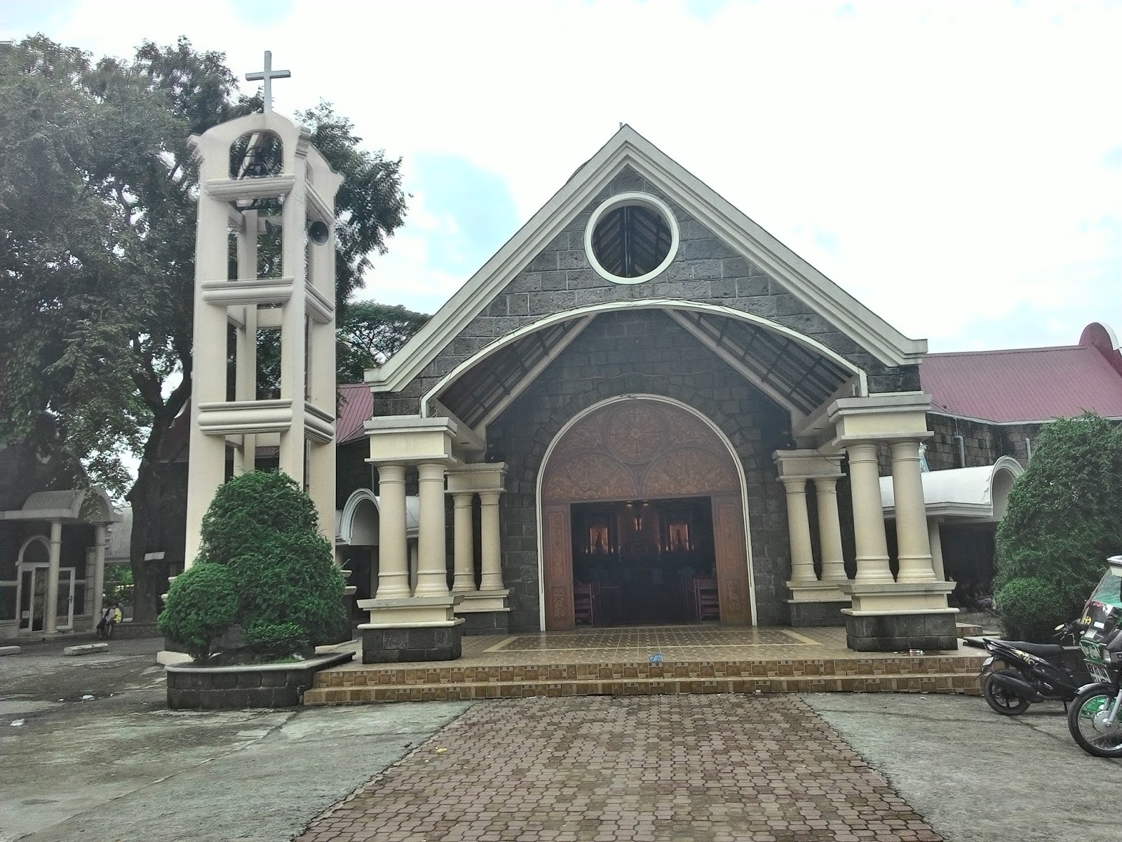 Ben Goes Where: Visita Iglesia in Rizal