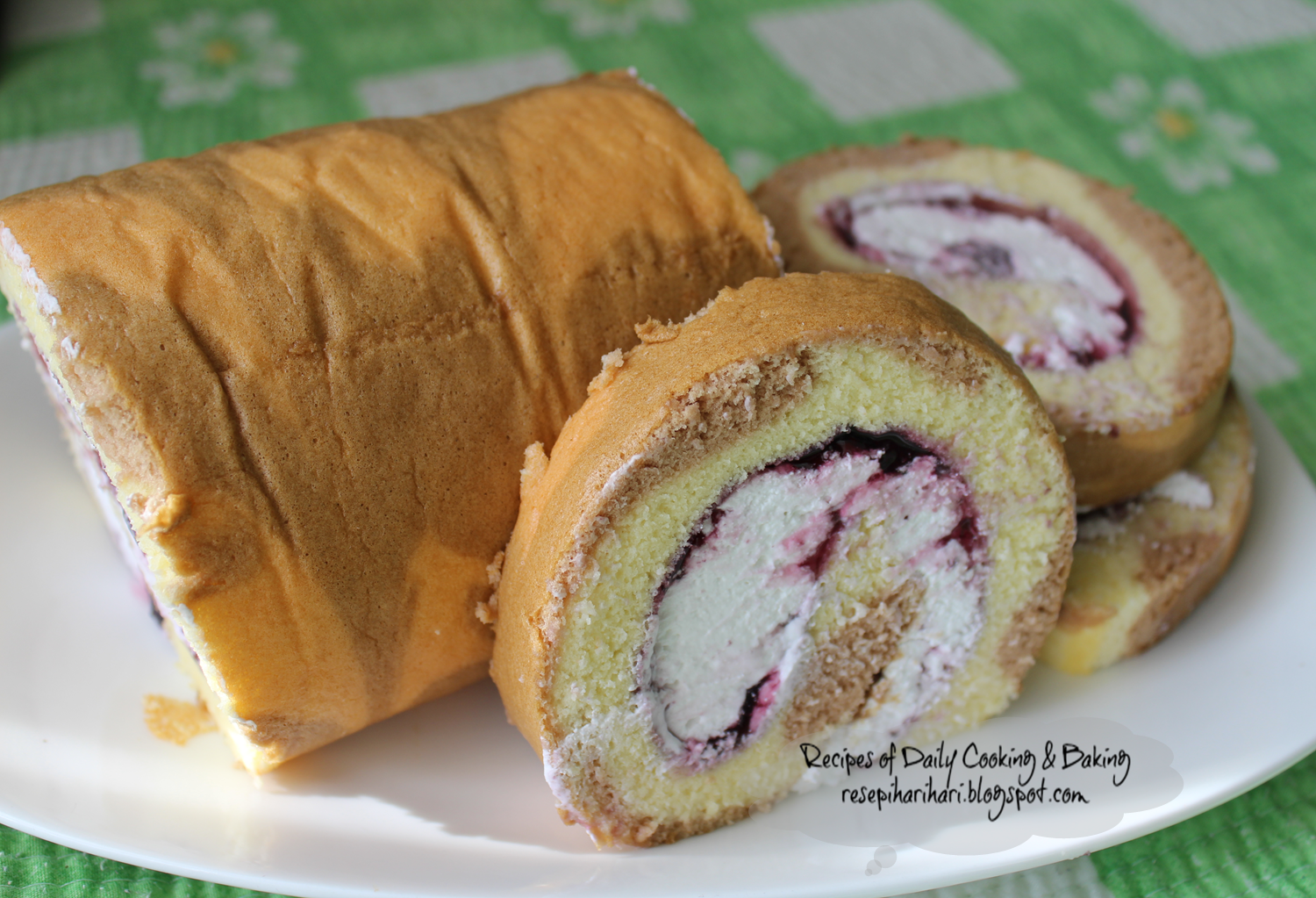 Recipes of Daily Cooking and Baking : Blueberry Swiss Roll dan tips