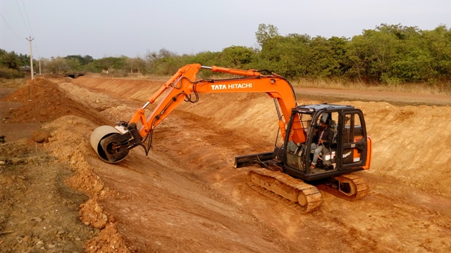 Slope Vibratory Compactor Attached With Excavator : Slope Vibratory ...