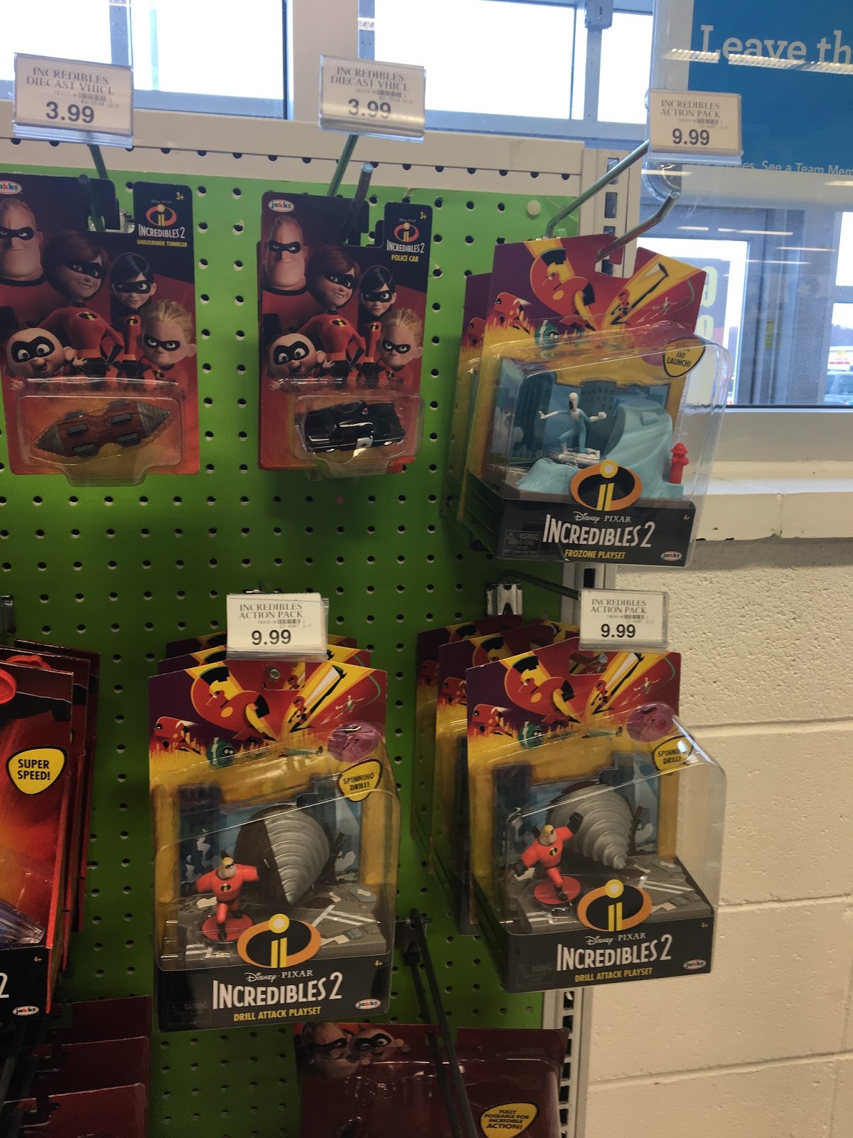 Dan the Pixar Fan: Events: Incredibles 2 Toys Hitting Toys R Us Stores ...