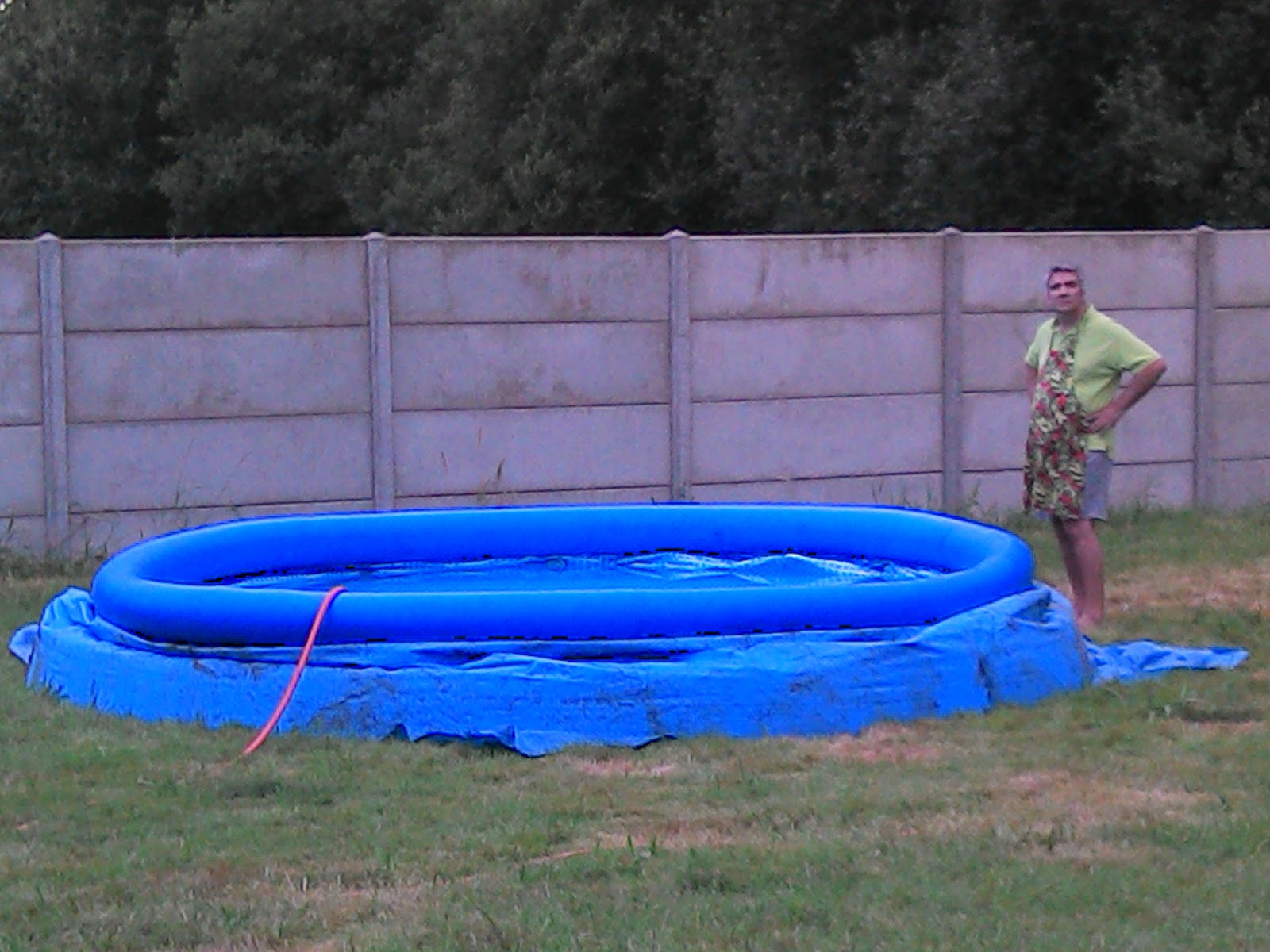 American Mom in Bordeaux: Ode to the Gods...Pool & Sun Gods that is..