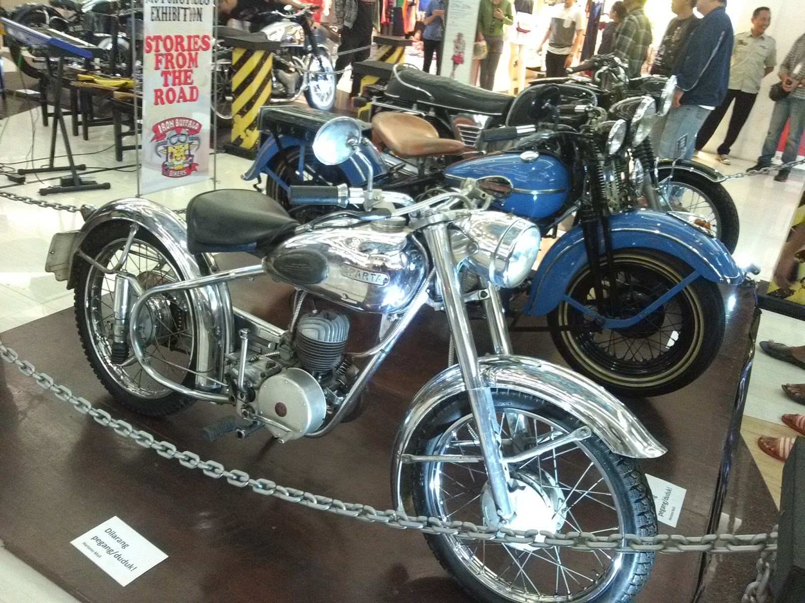 Motor Tua Antik, dan Berkarat: “STORIES FROM THE ROAD” CLASSIC ...