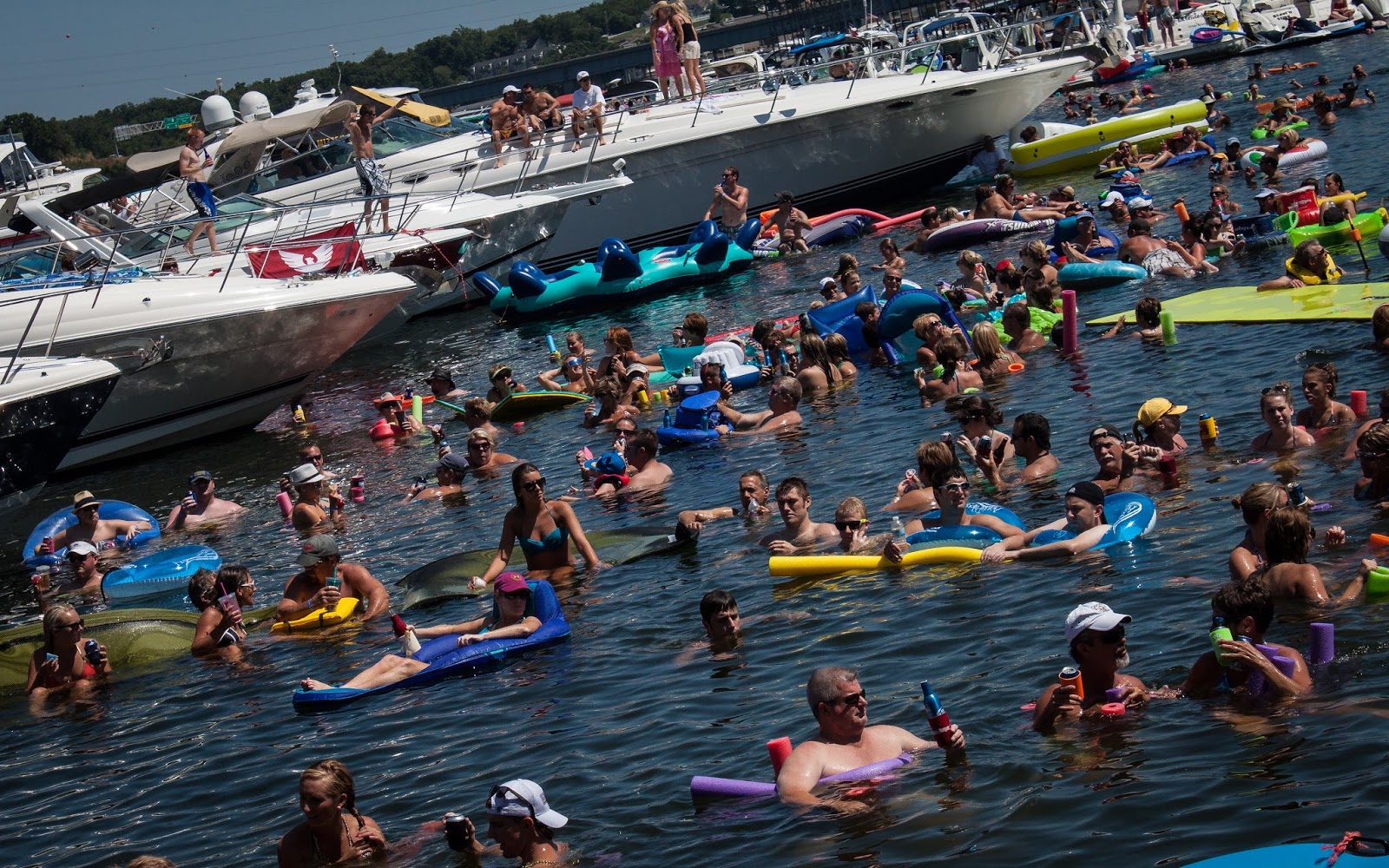 BomBay Boat Rental: Renting a Boat for Fun Weekend Activities