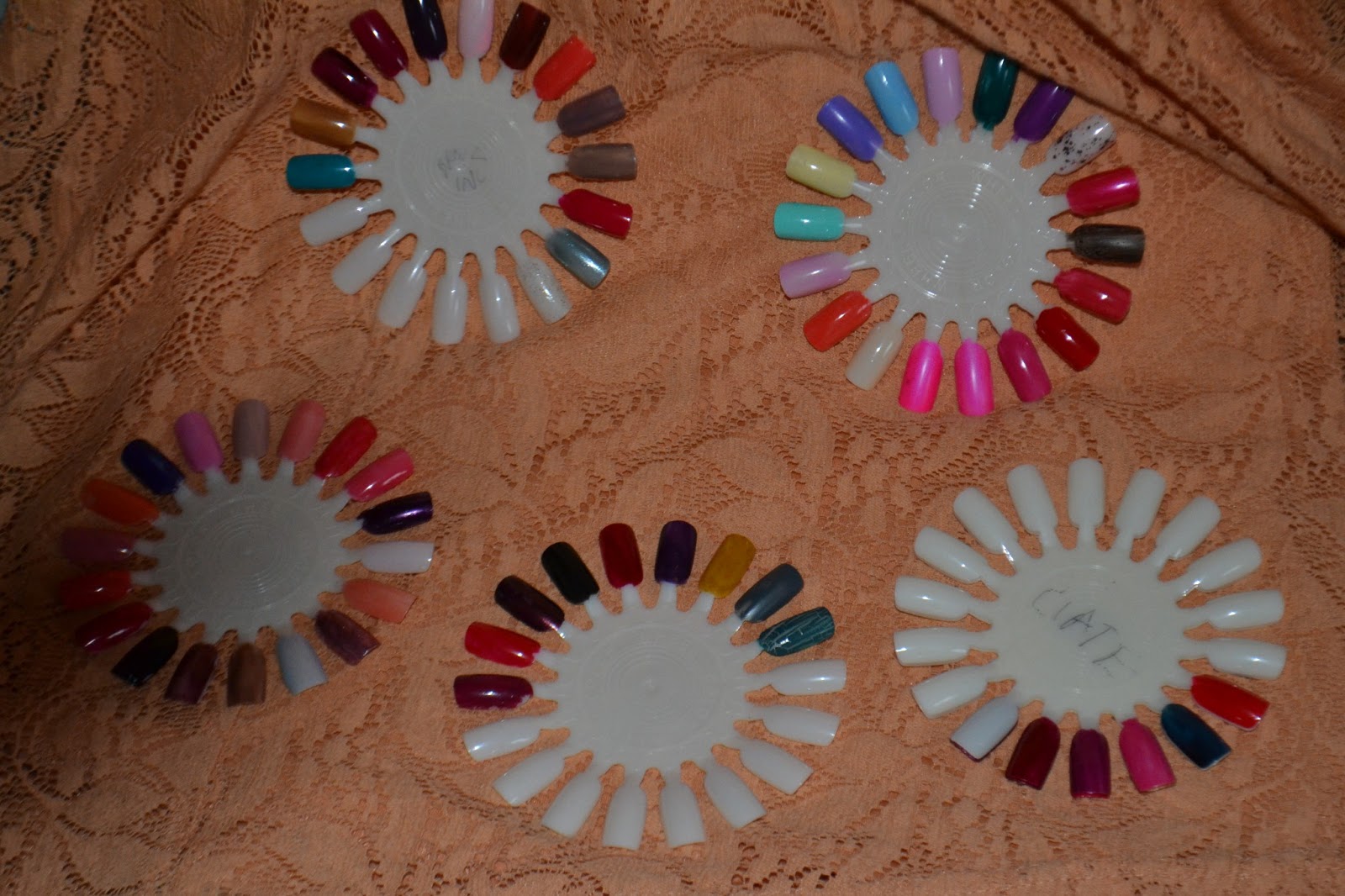 Forevermissvanity - A UK Lifestyle Blogger : Nail Polish Colour Wheels