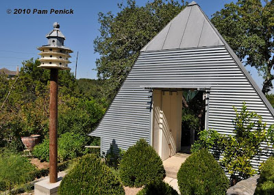 portalen portalen: Pyramid Shed