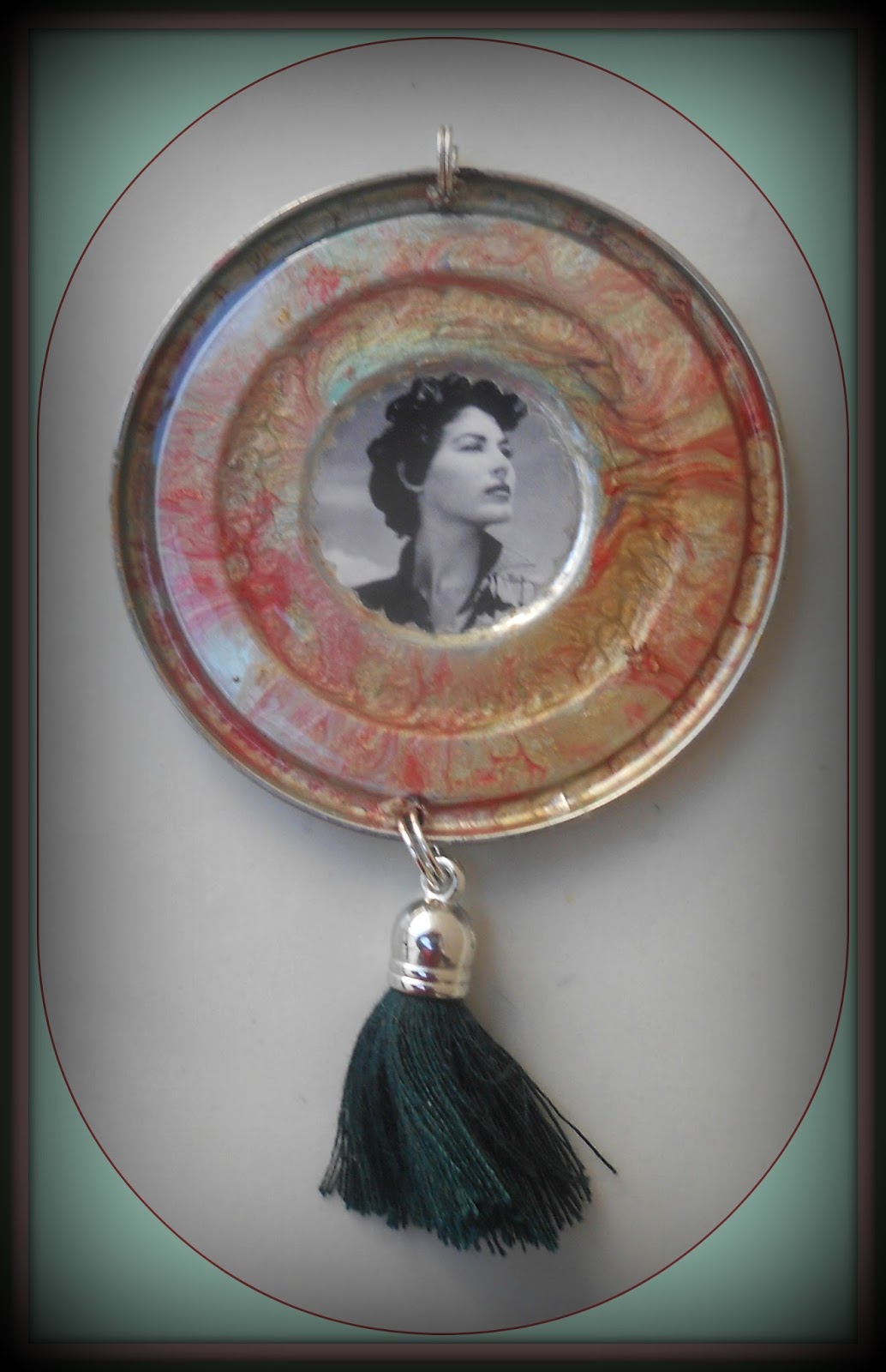 lila365idees: ΜΕΝΤΑΓΙΟΝ ΜΕ VINTAGE ΑΣΠΡΟΜΑΥΡΕΣ ΕΙΚΟΝΕΣ (PENDANT WITH ...