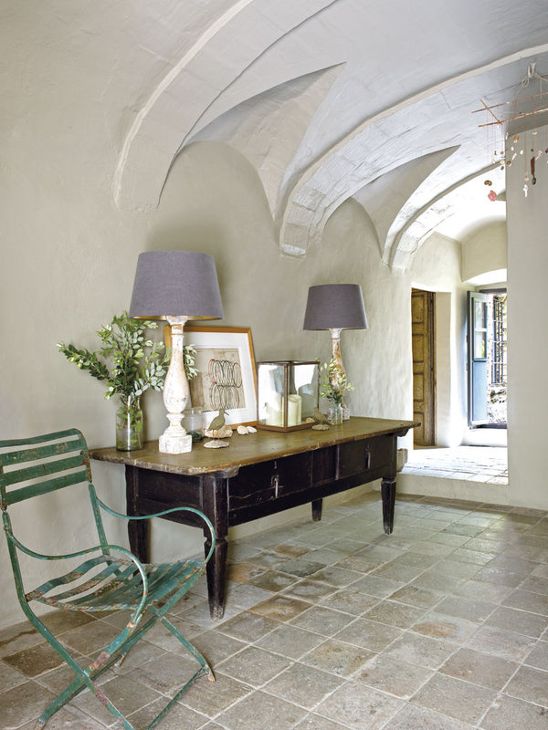 Fascinating farmhouse restoration with beautiful details in Spain